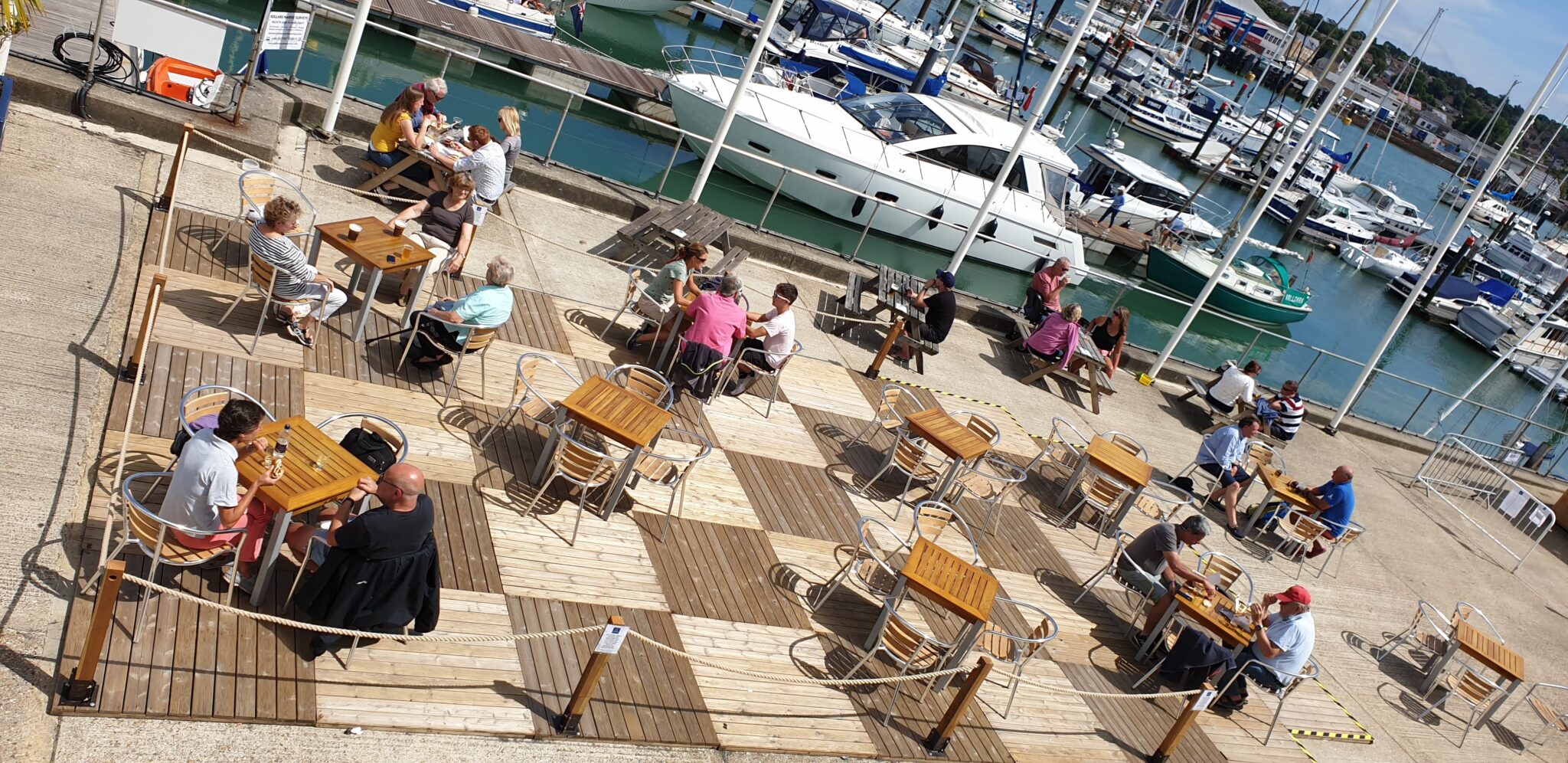 Pontoon View – Bar and Food – Cowes Yacht Haven